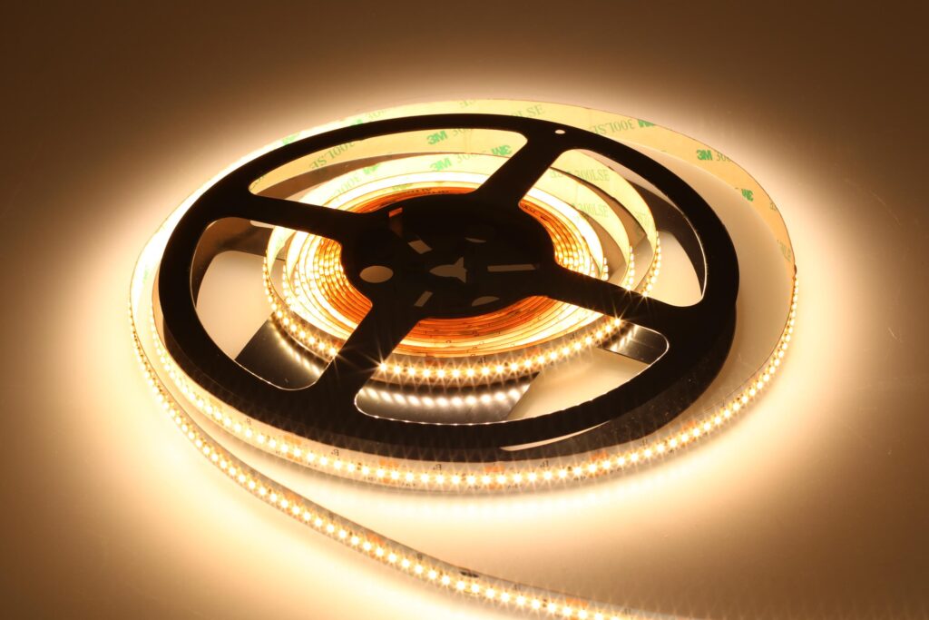 LED pás 24W, 24V, 238pcs/m - 2110 SMD, WW, IP20, šírka 10mm - led1.sk